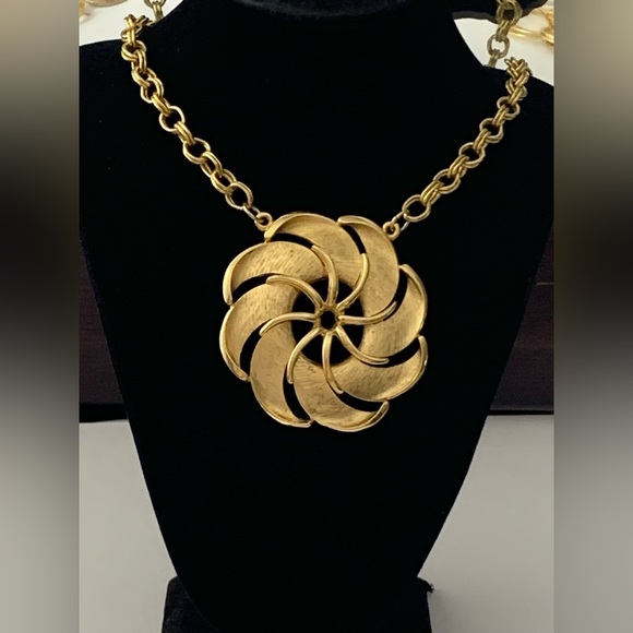 Vendome | Accessories | Vintage Vendome Gold Plate Medallion Pendant ...